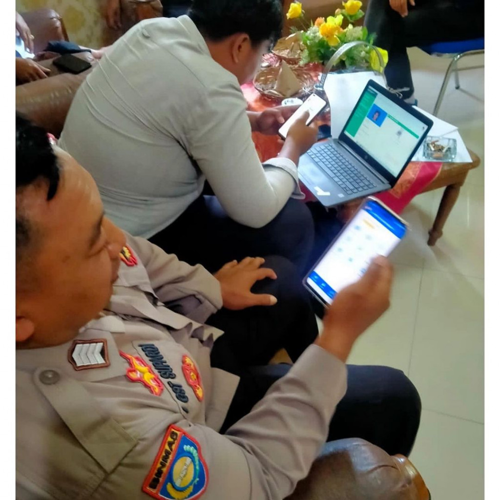 Tim Go Laying Adminduk Melaksanakan Registrasi Identitas Kependudukan ...
